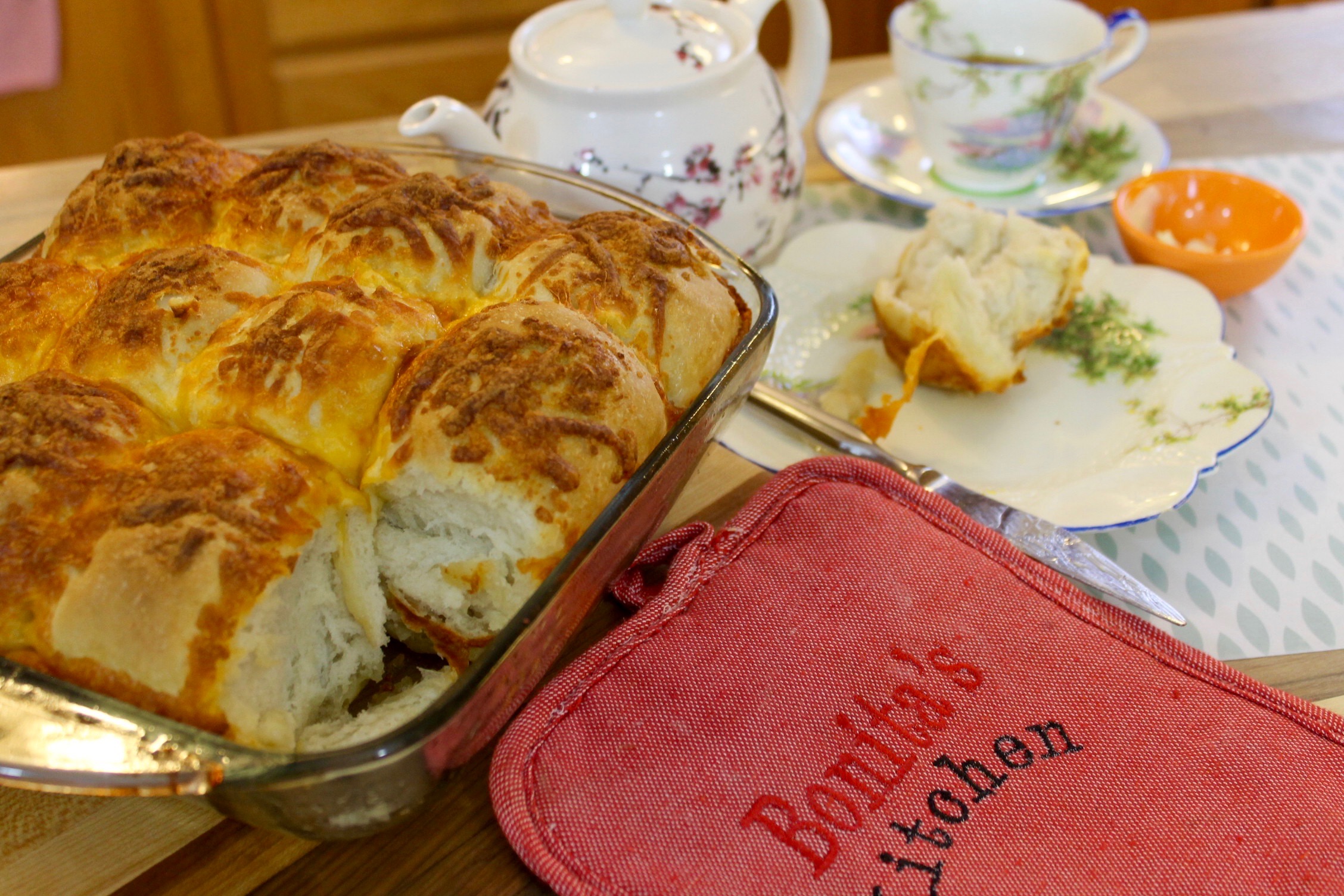 GARLIC BUTTER and CHEESE BREAD ROLLS - Bonita's Kitchen