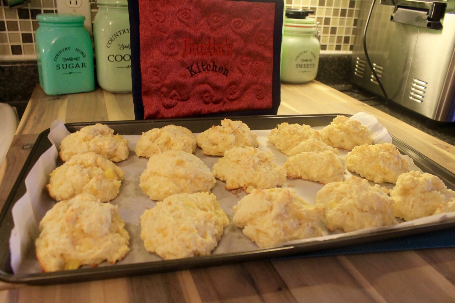 PINEAPPLE TEA BUNS - Bonita's Kitchen