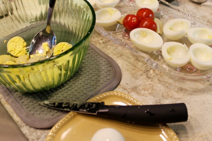 Avocado Stuffed Eggs - Bonita's Kitchen